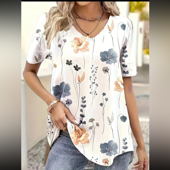 Tops | Super Cute Floral Top | Poshmark